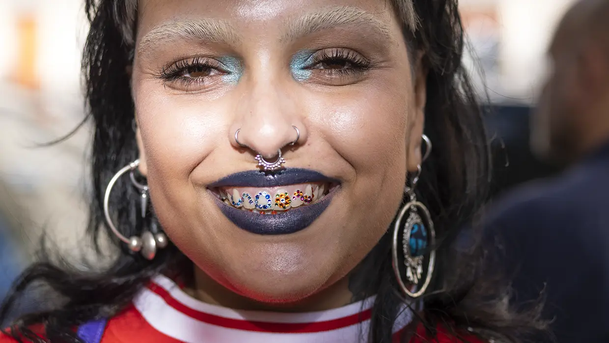 Tooth gems: ken jij deze ultieme Y2K modetrend?
